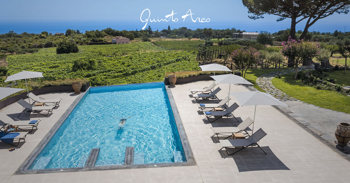 Relax in the panoramic swimming pool between Etna and the sea | Quinto Arco